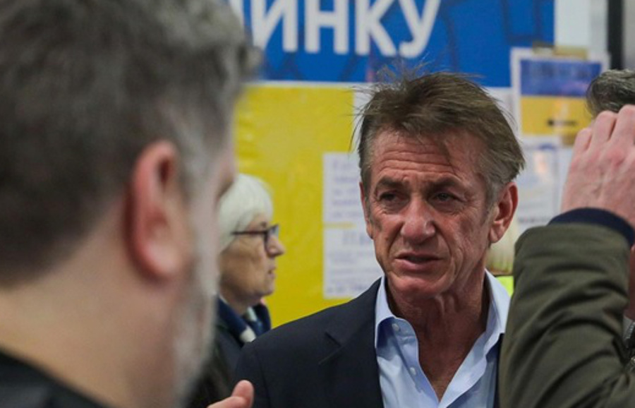 Sean Penn jest w Polsce. Aktor wspiera ukraińskich uchodźców w Krakowie ...