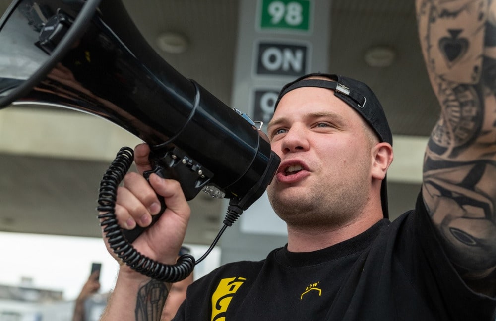 Słynny influencer w filmie dokumentalnym "Budda. Dzieciak '98" [WIDEO ...